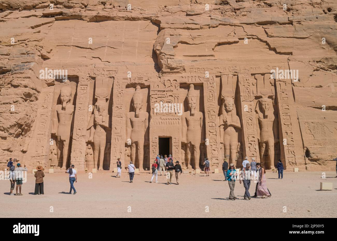 Hathor-Tempel der Nefertari, Felsentempel Abu Simbel, Ägypten Stock ... Hathor-Tempel der Nefertari, Felsentempel Abu Simbel, Ägypten Stock ...