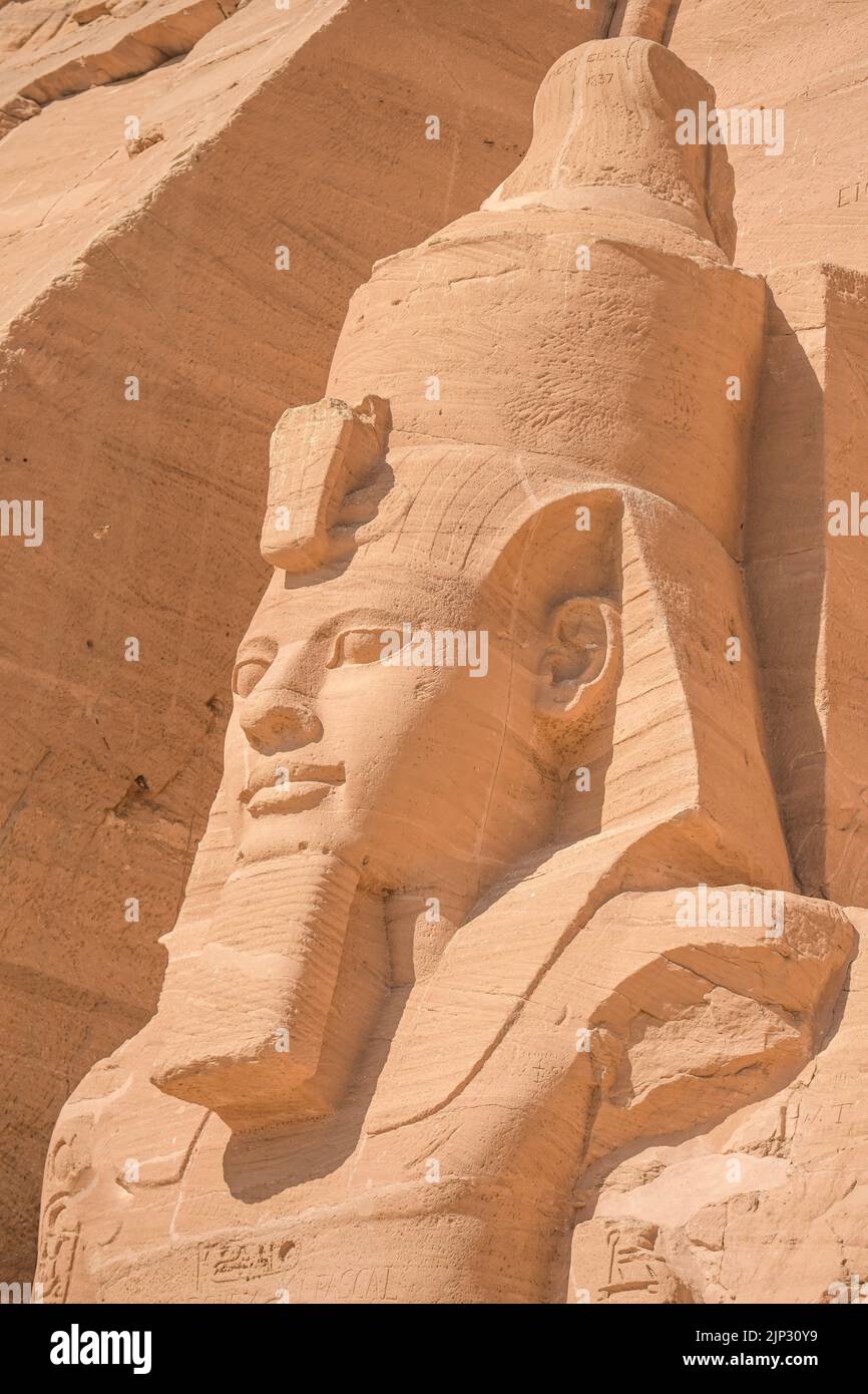Statue Pharao Ramses II., Felsentempel Abu Simbel, Ägypten Stock Photo ...