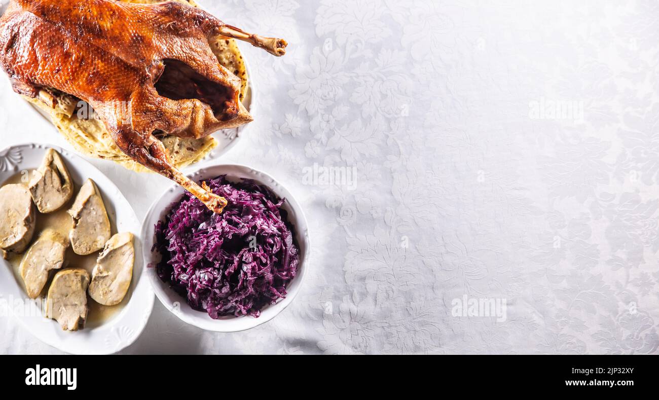 Whole roasted goose hi-res stock photography and images - Alamy