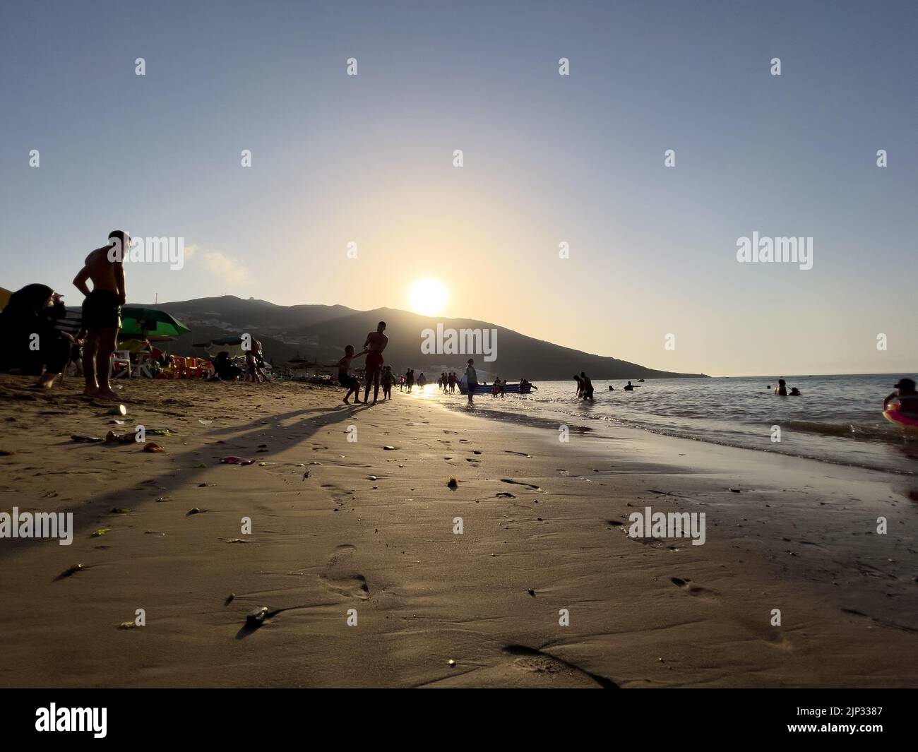 People enjoying their summer holiday on the beach Stock Photo - Alamy