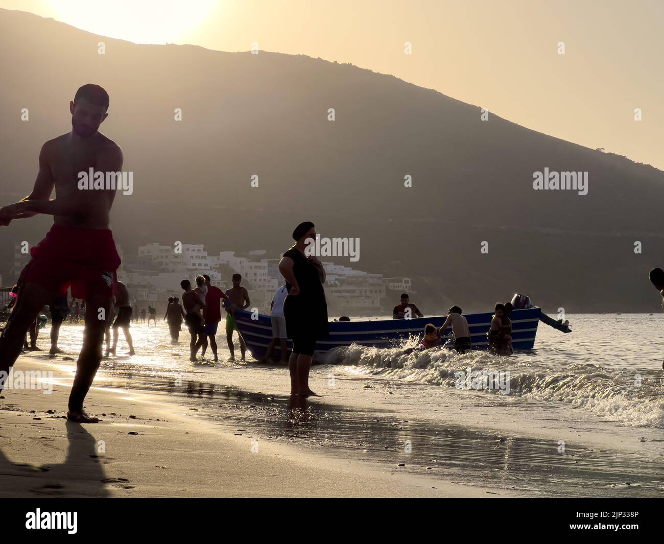 People enjoying their summer holiday on the beach Stock Photo - Alamy