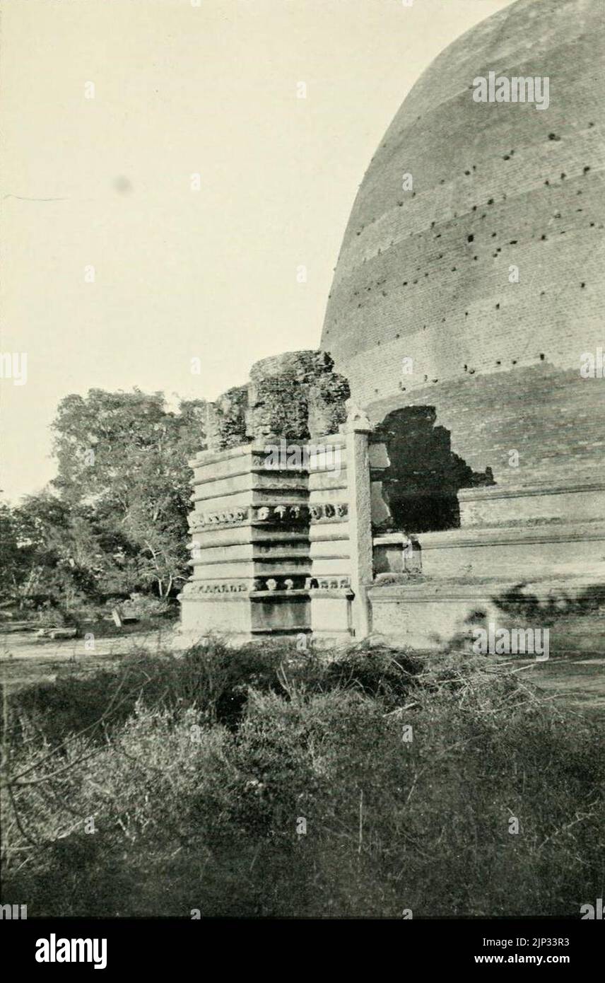 The drum and western altar of Mirisawetiya Dagaba 0323 Stock Photo - Alamy