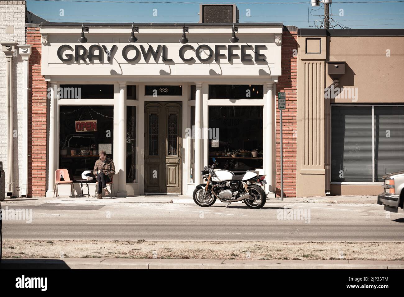 A view of a facade of Gray Owl coffee shop in Norman Stock Photo - Alamy