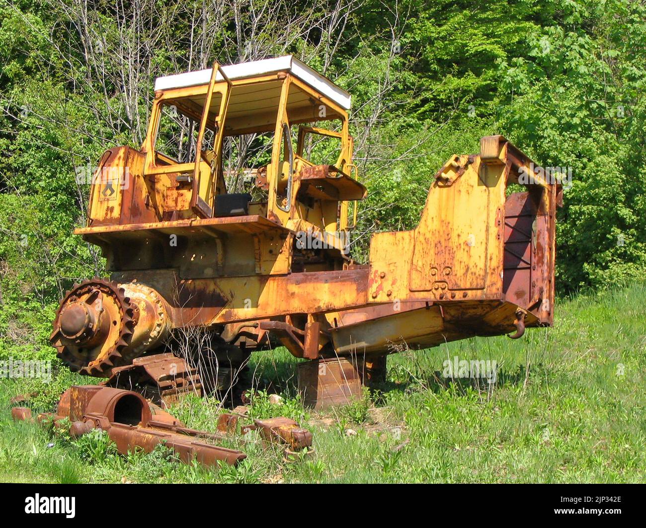 Old abandoned rusty bulldozer in the green environment Stock Photo - Alamy