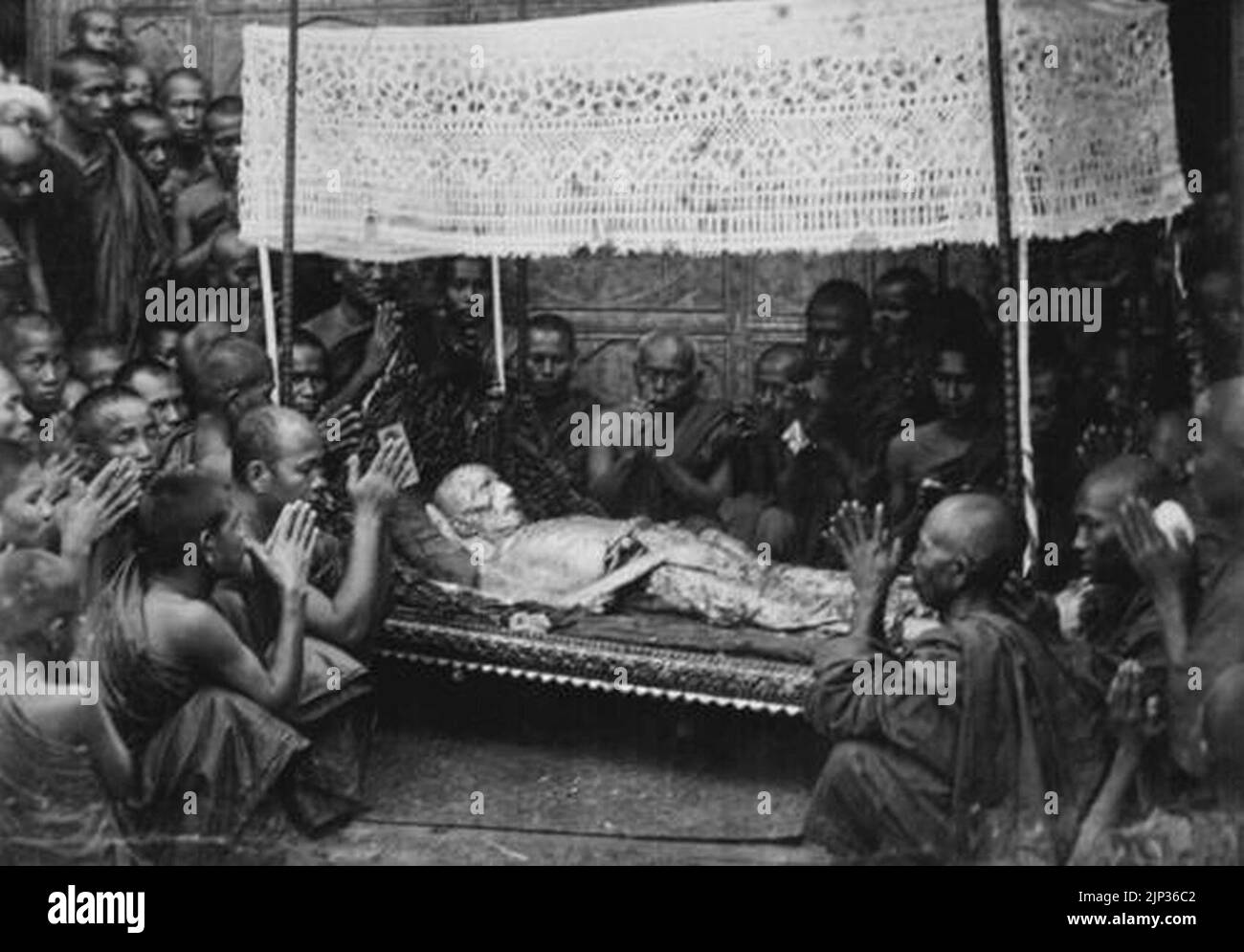 The embalmed body of Archbishop Taungdaw Sadaw, covered in goldleaf ...