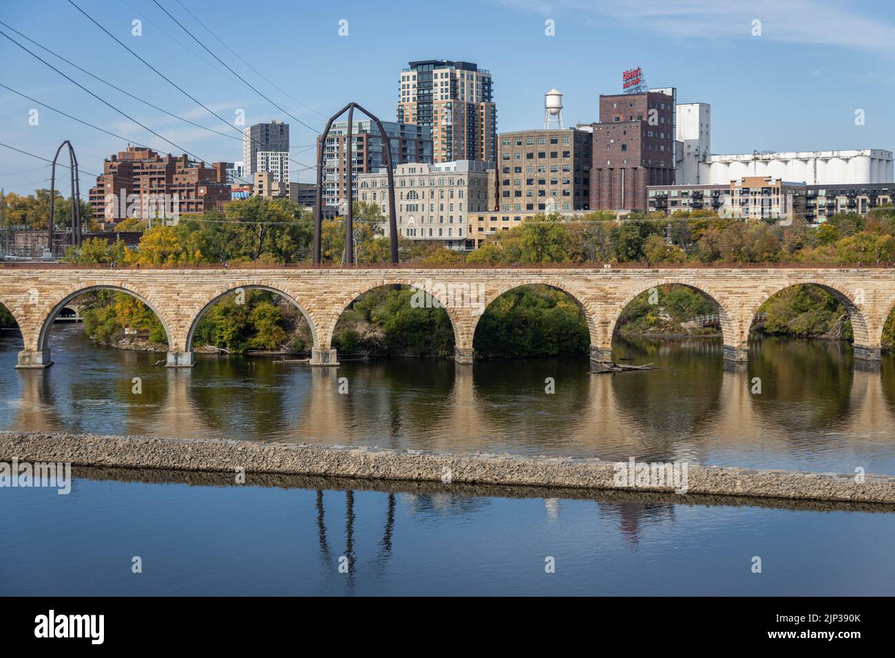 A view of the Stone Arch Bridge in Minneapolis, Minnesota Stock Photo ...