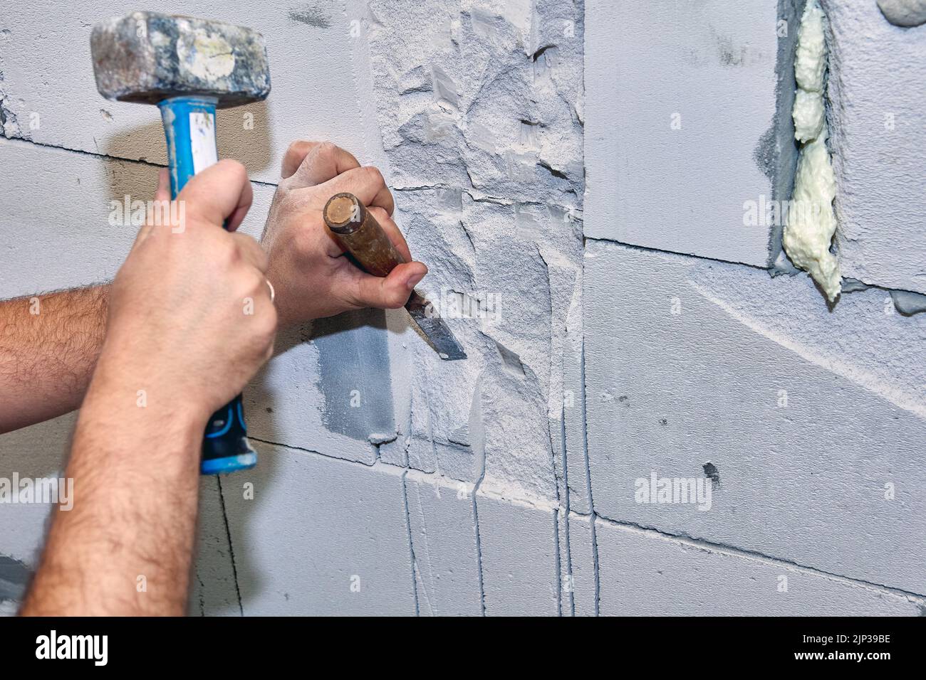 Construction worker using chisel hammer hi-res stock photography and ...