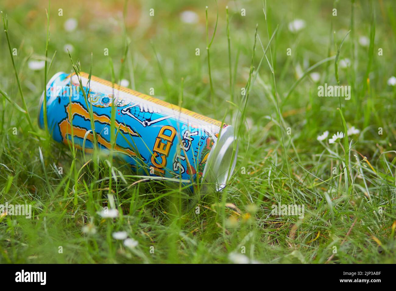 Empty drink can hi-res stock photography and images - Alamy