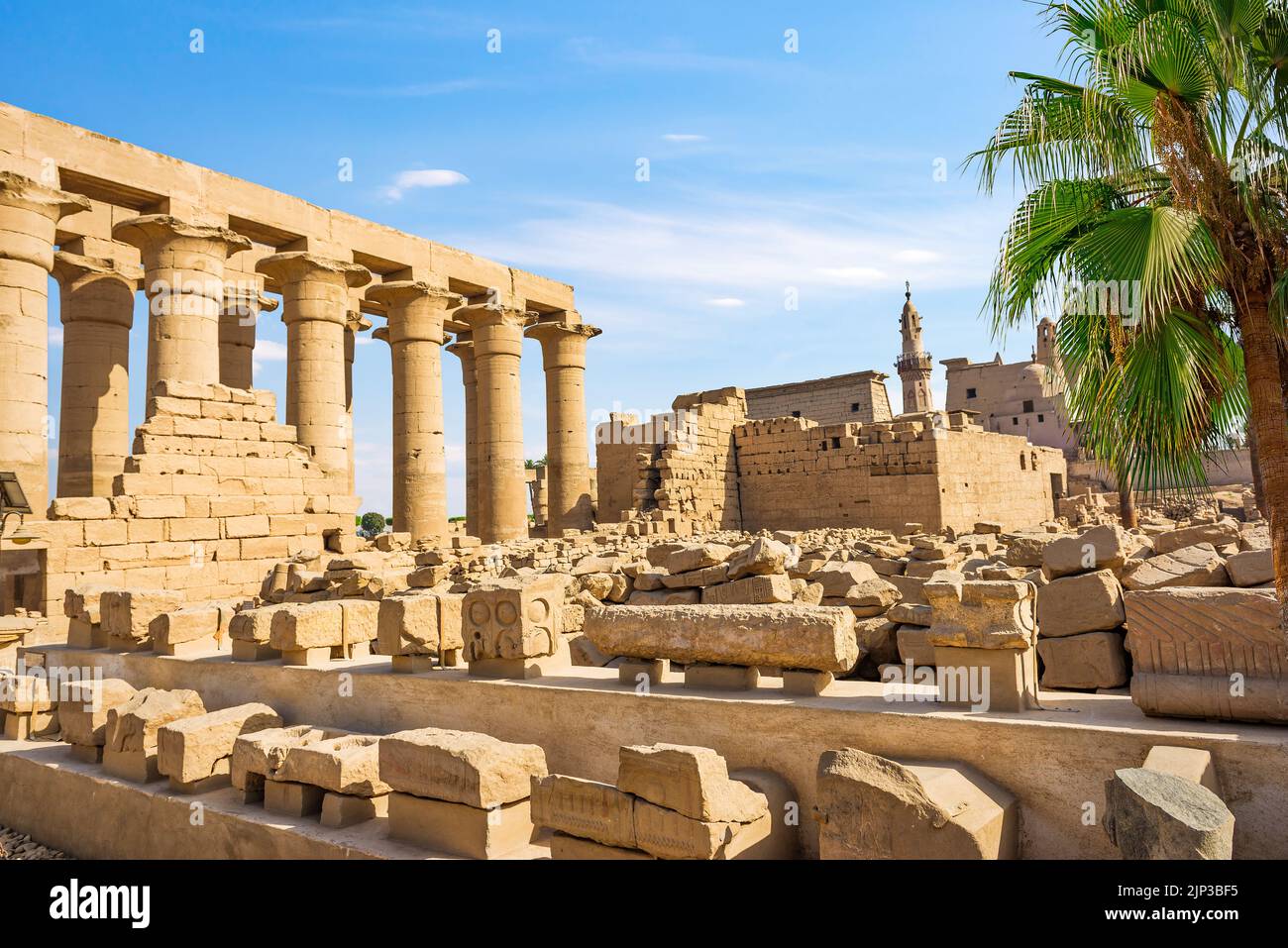 Colonnade egypt historic hi-res stock photography and images - Alamy
