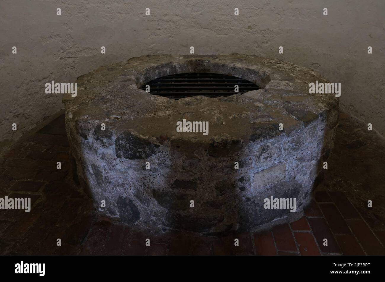 A stone well in a medieval castle in Kent Stock Photo - Alamy