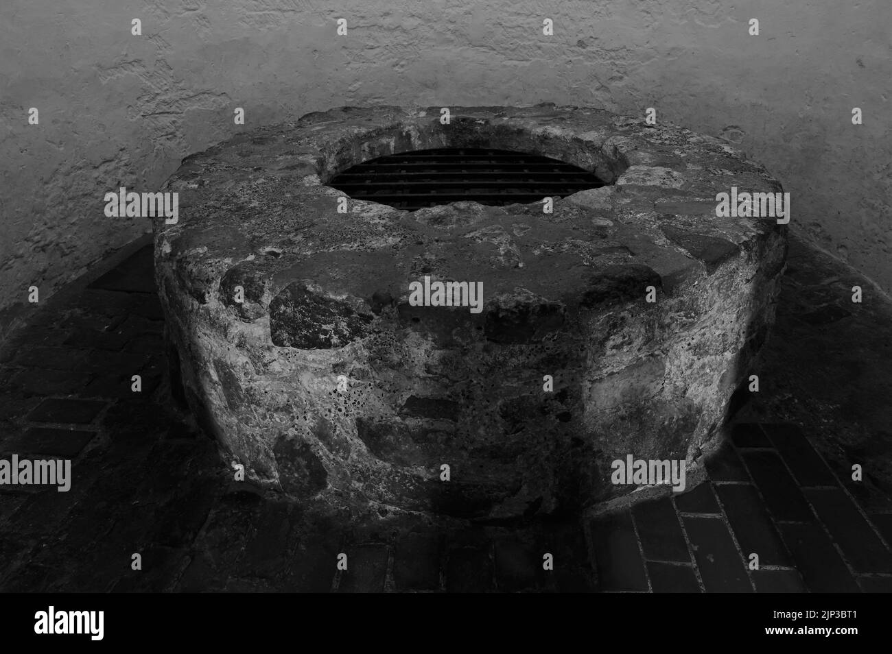 A stone well in a medieval castle in Kent Stock Photo - Alamy