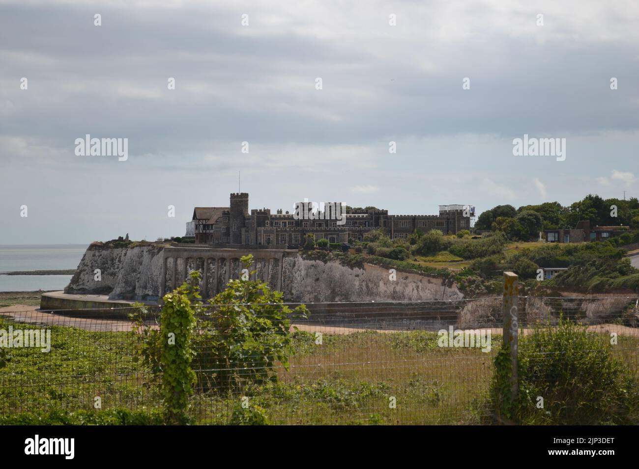 The Kingsgate Castle on the cliffs above Kingsgate Bay Stock Photo - Alamy