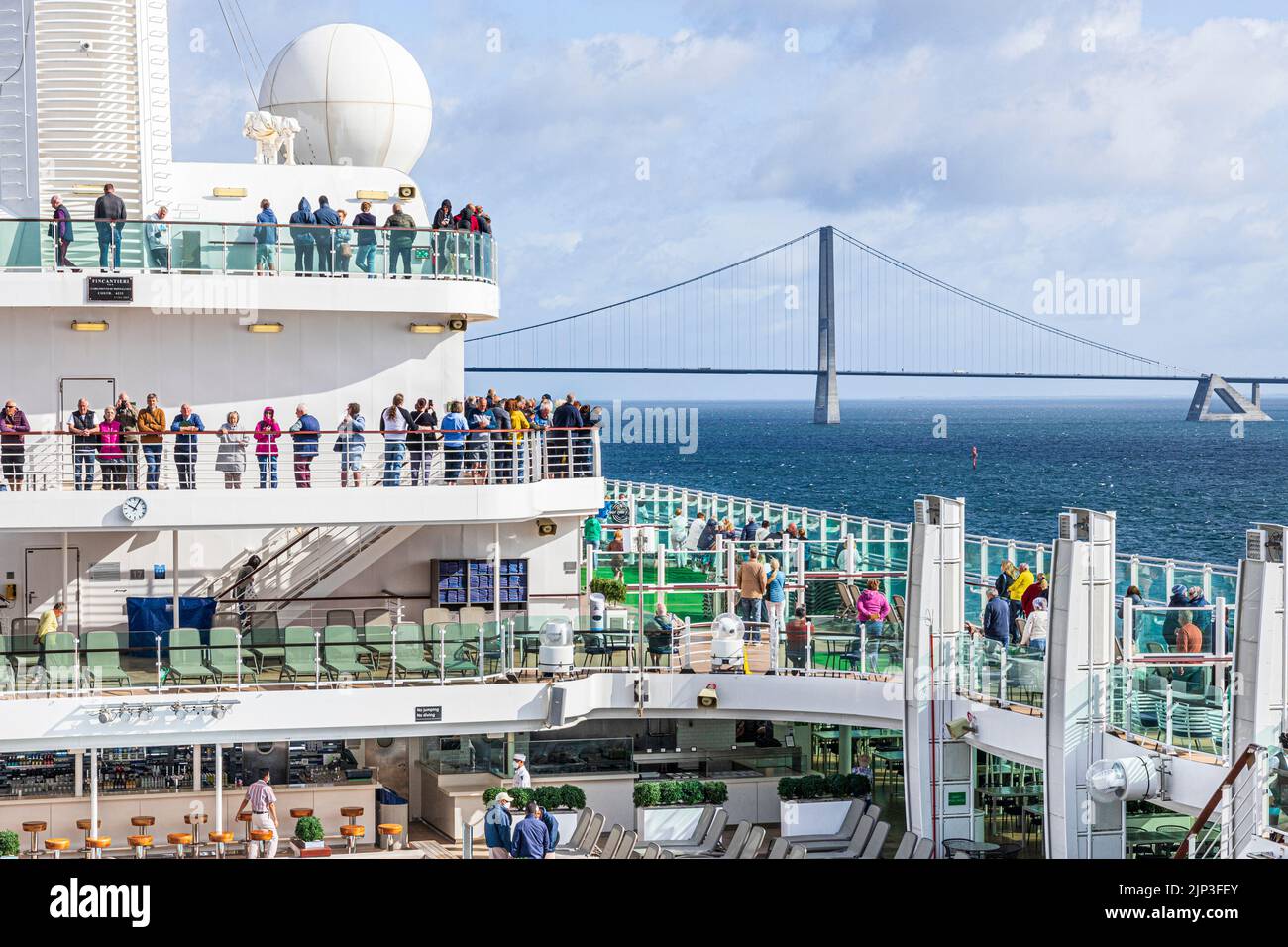 View under bridges hi-res stock photography and images - Alamy