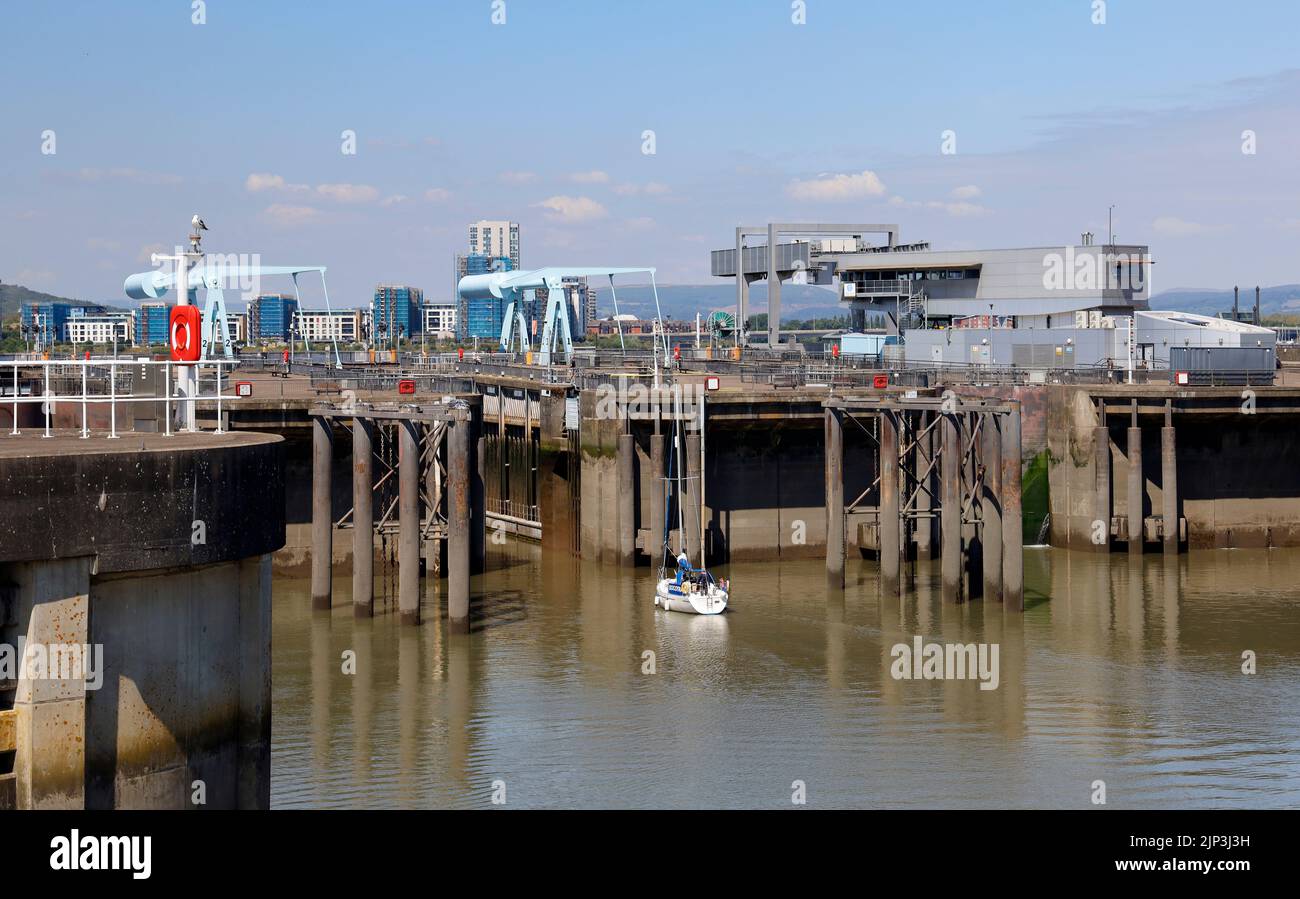 Yacht using engine to enter Cardiff Barrage Locks to enter Cardiff Bay ...