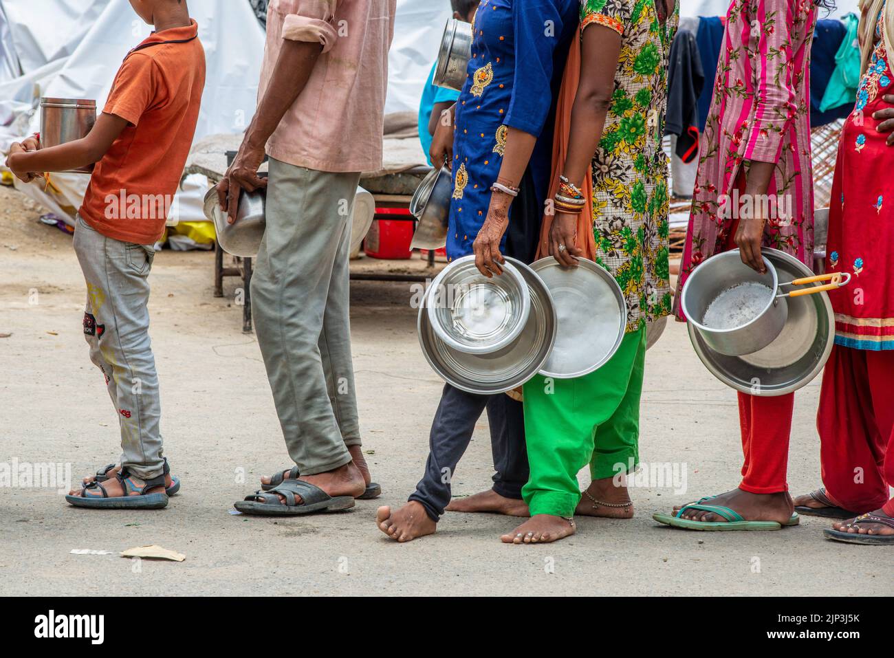 New Delhi, India. 15th Aug, 2022. Flood affected people seen in a queue ...