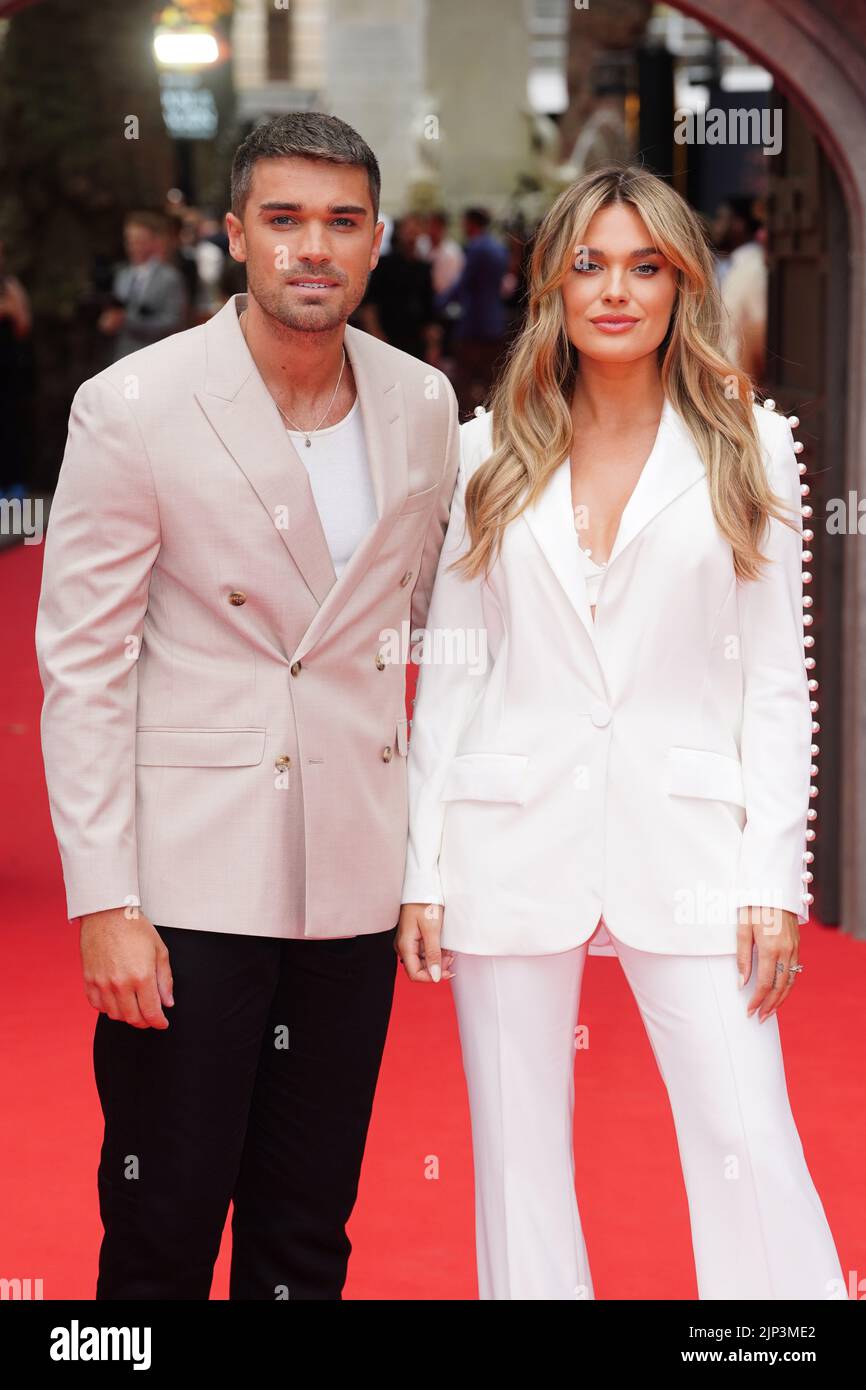 Josh cuthbert and chloe lloyd hi-res stock photography and images - Alamy