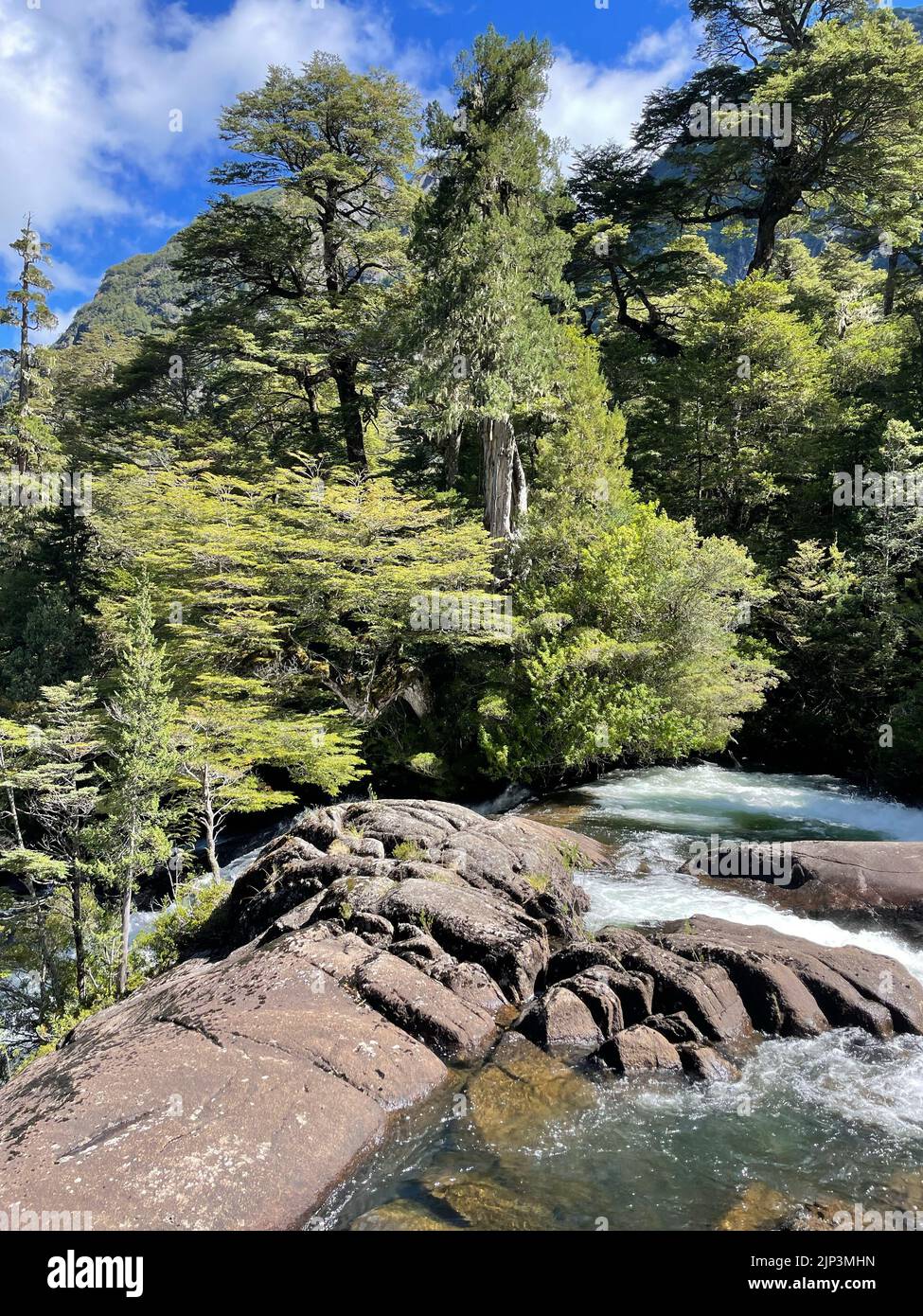 Shot waterfall in los hi-res stock photography and images - Alamy