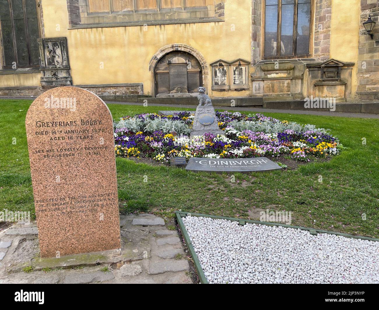 The headstone and memorial of Greyfriars Bobby in Greyfriars Kirkyard ...