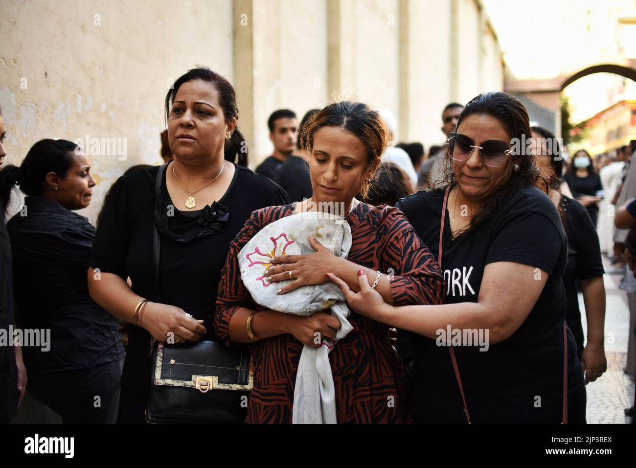 Cairo, Egypt. 15th Aug, 2022. People react during the funeral of ...