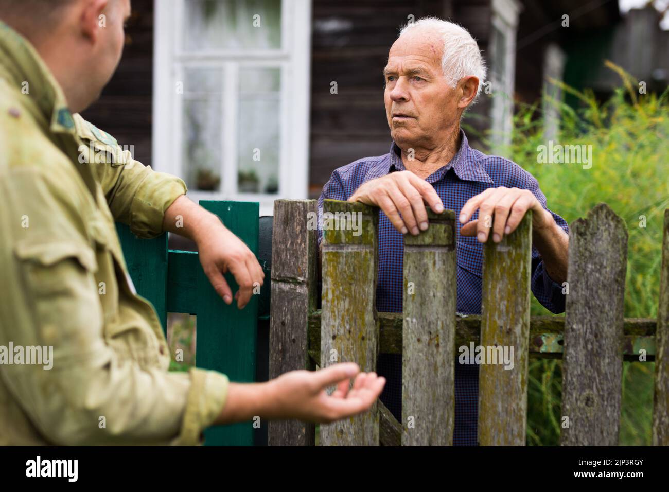 Two men chatting home hi-res stock photography and images - Alamy
