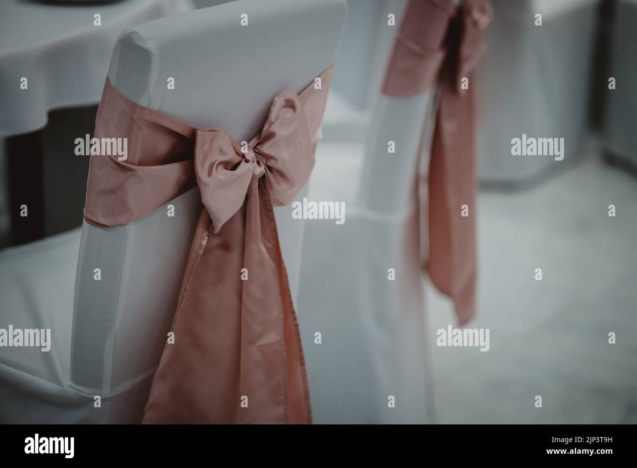 White chairs pink bows close hi-res stock photography and images - Alamy