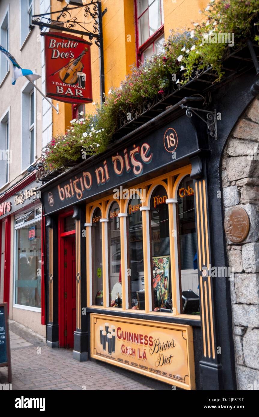 Irish pub in Dungarvan, Ireland Stock Photo - Alamy