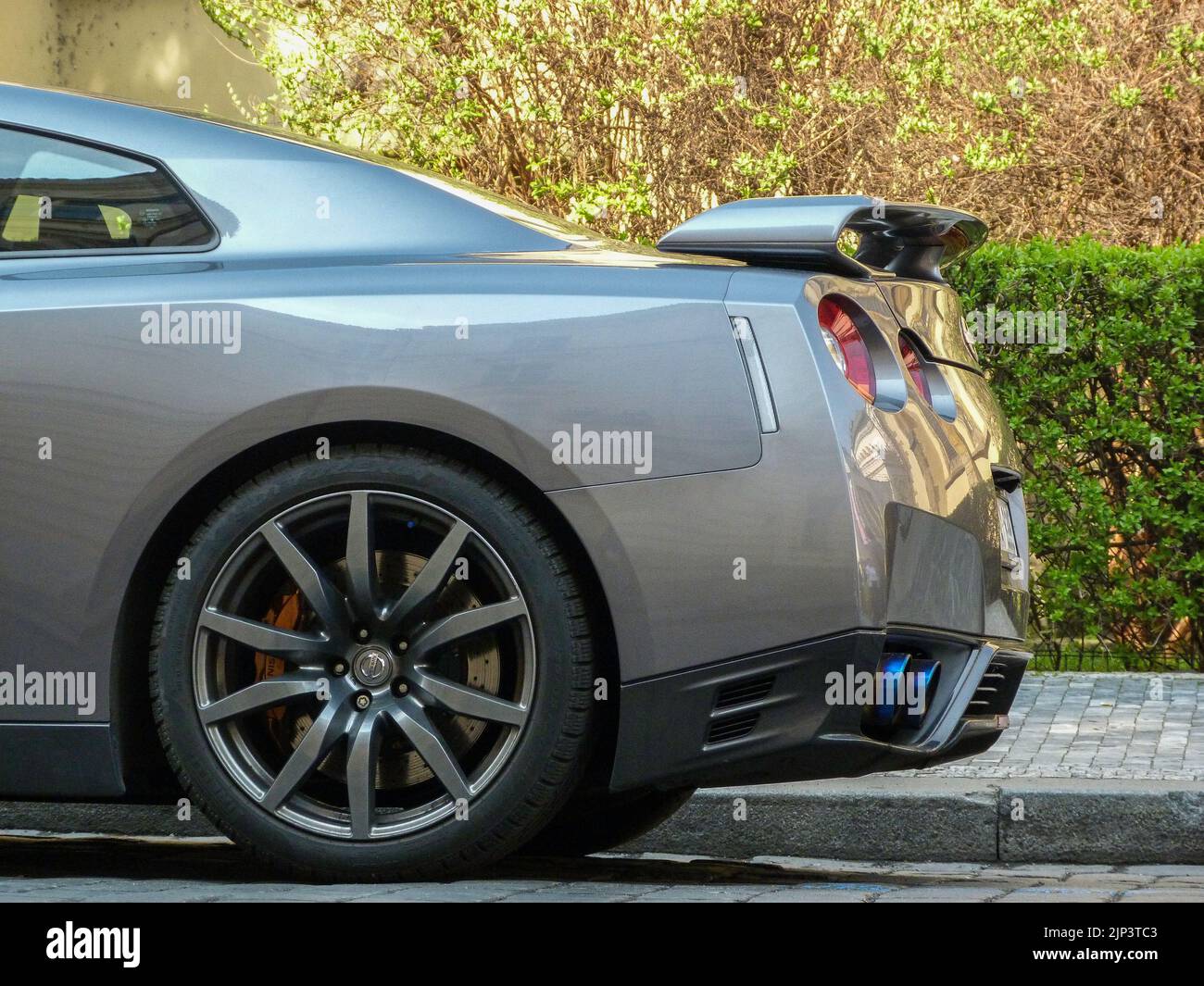 Nissan gt r side hi-res stock photography and images - Alamy