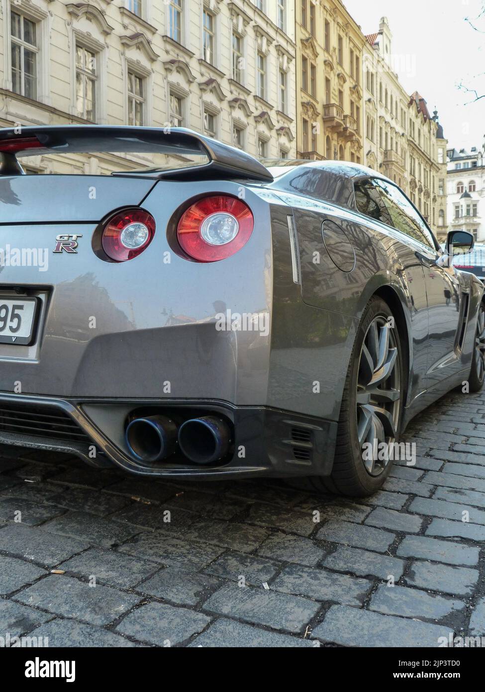 Nissan gt r side hi-res stock photography and images - Alamy