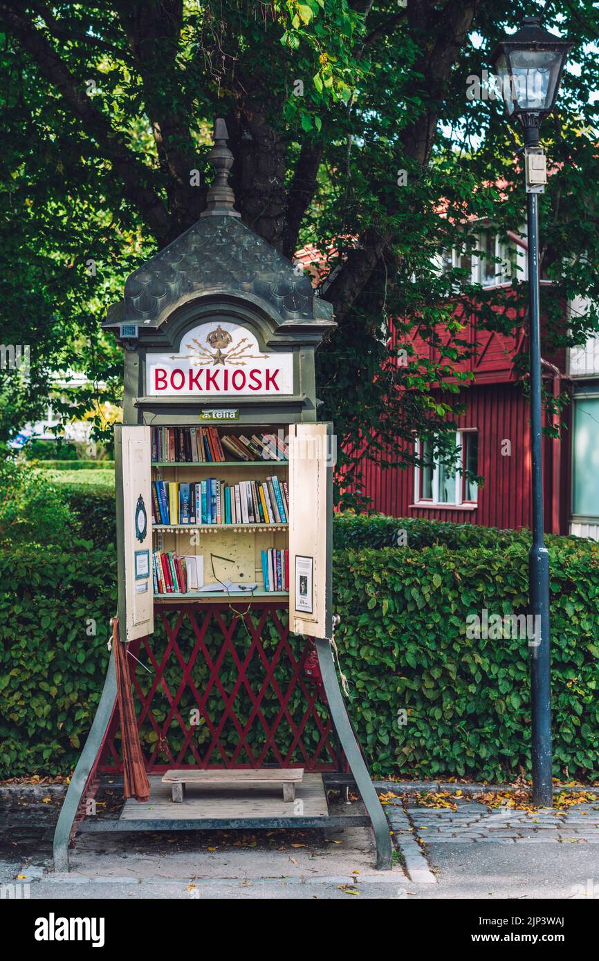 Smallest library hi-res stock photography and images - Alamy