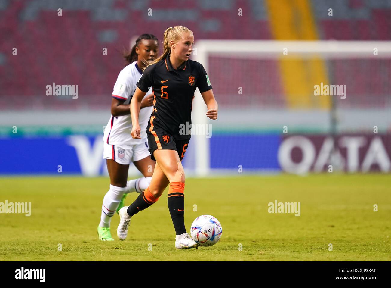 Dana femminile hi-res stock photography and images - Alamy