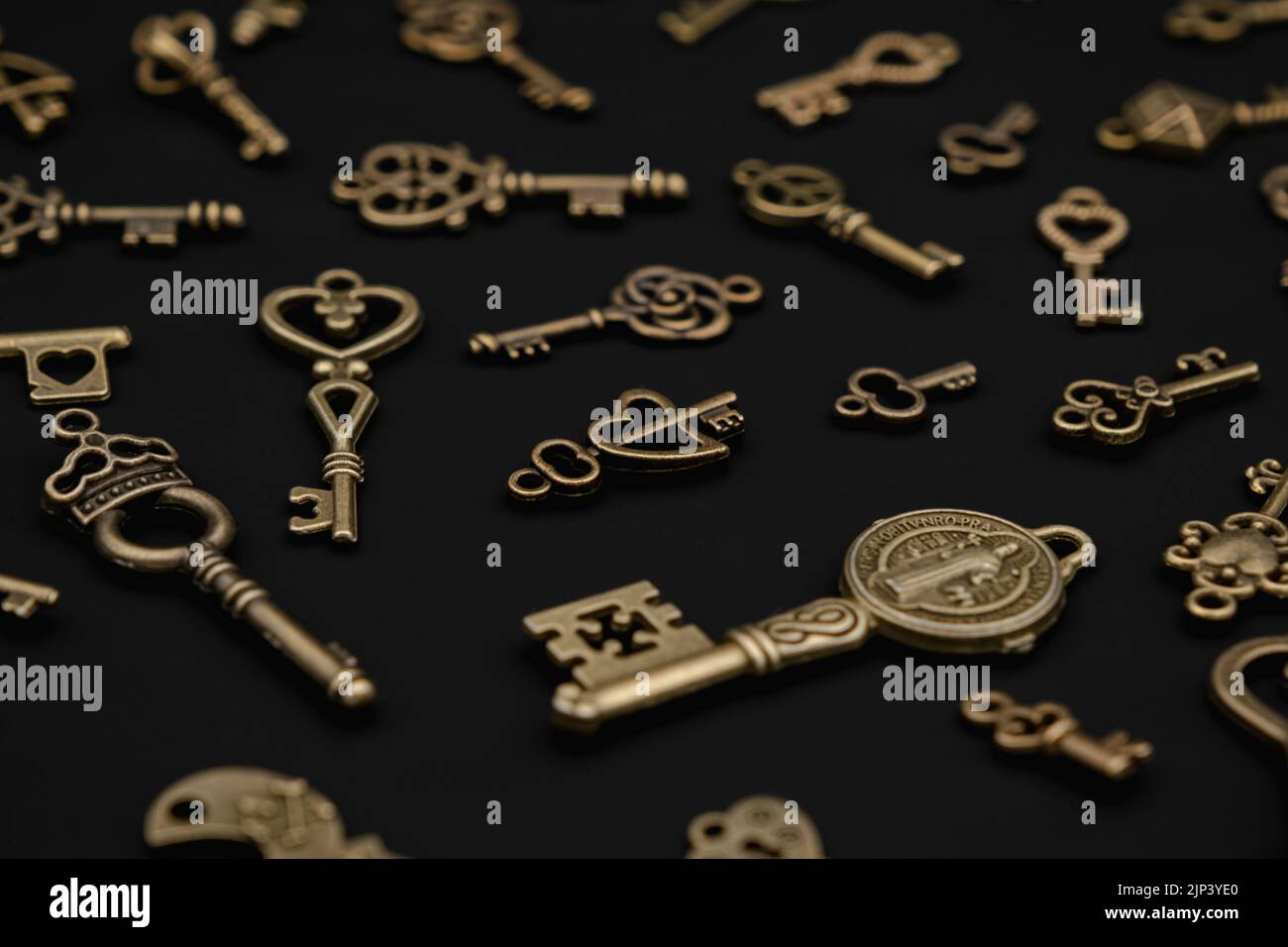 Bronze keys ornamental keys for clocks and treasure boxes with unique ...
