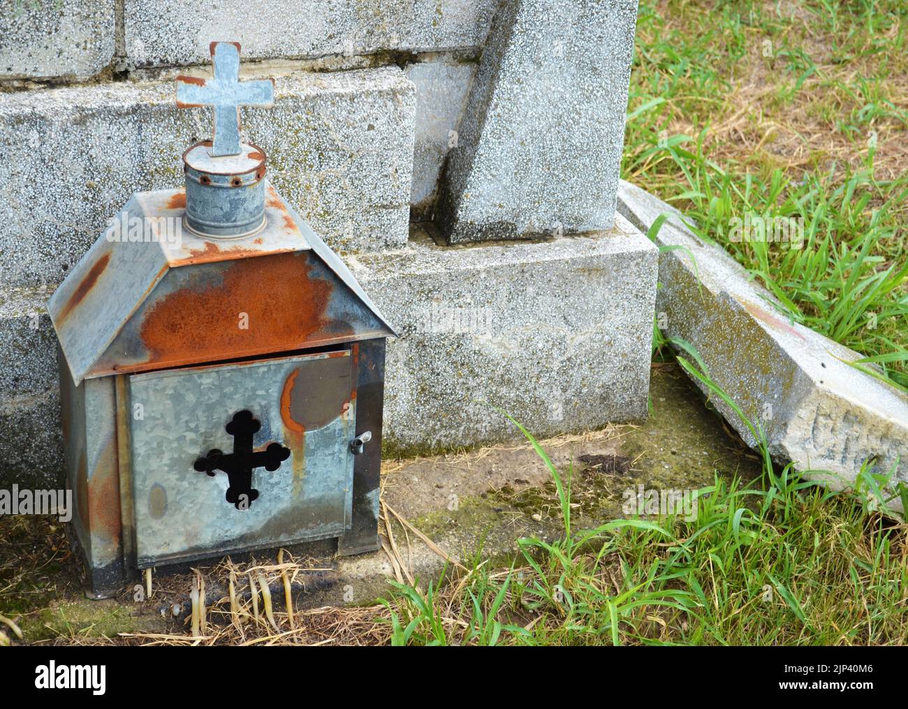 Grave candle holder hi-res stock photography and images - Alamy