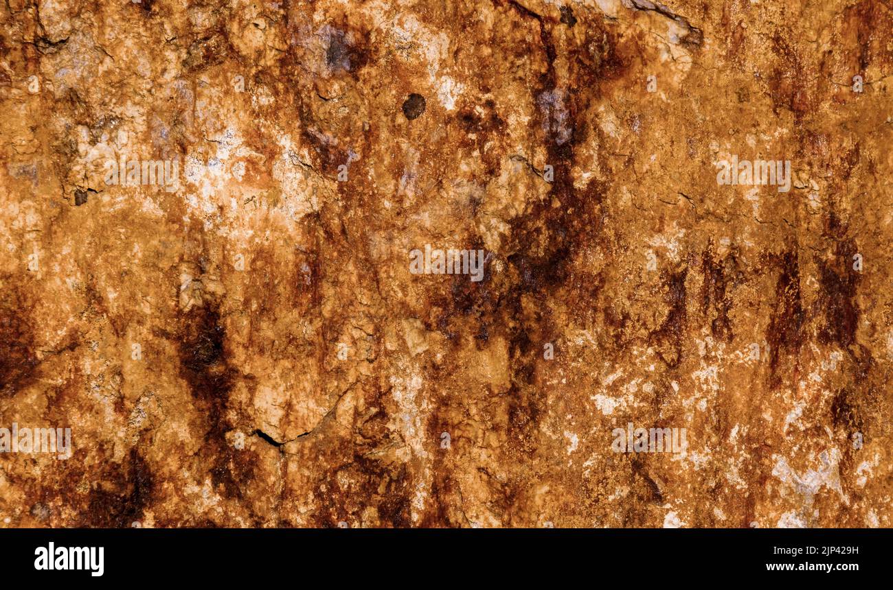 stone with iron ore and quartz Stock Photo - Alamy