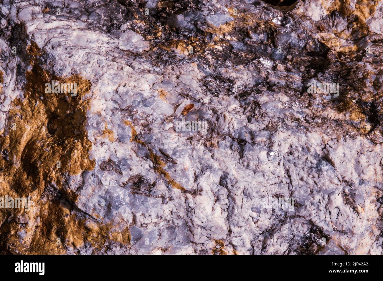 stone with iron ore and quartz Stock Photo - Alamy