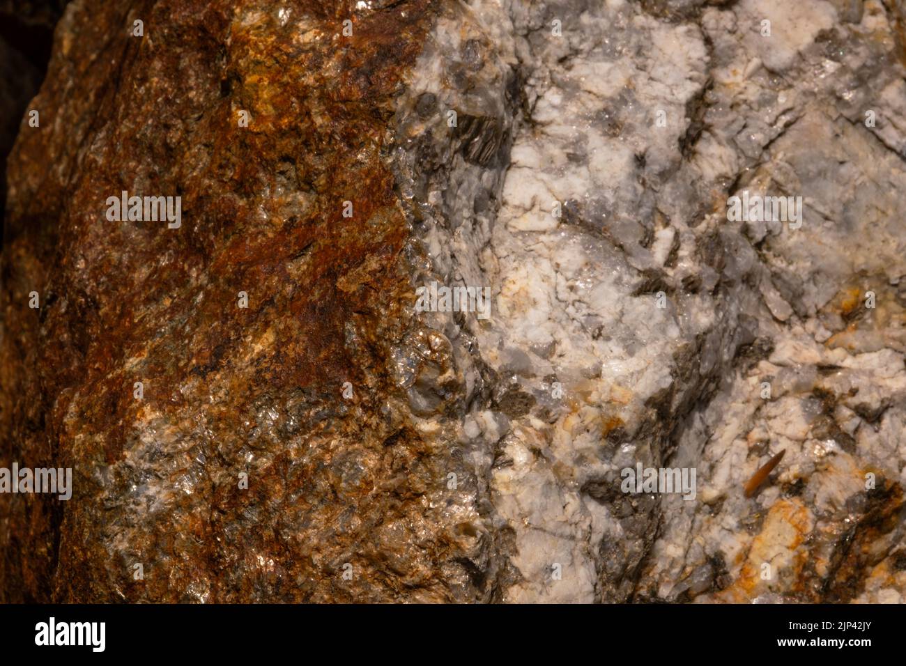 stone with iron ore and quartz Stock Photo - Alamy