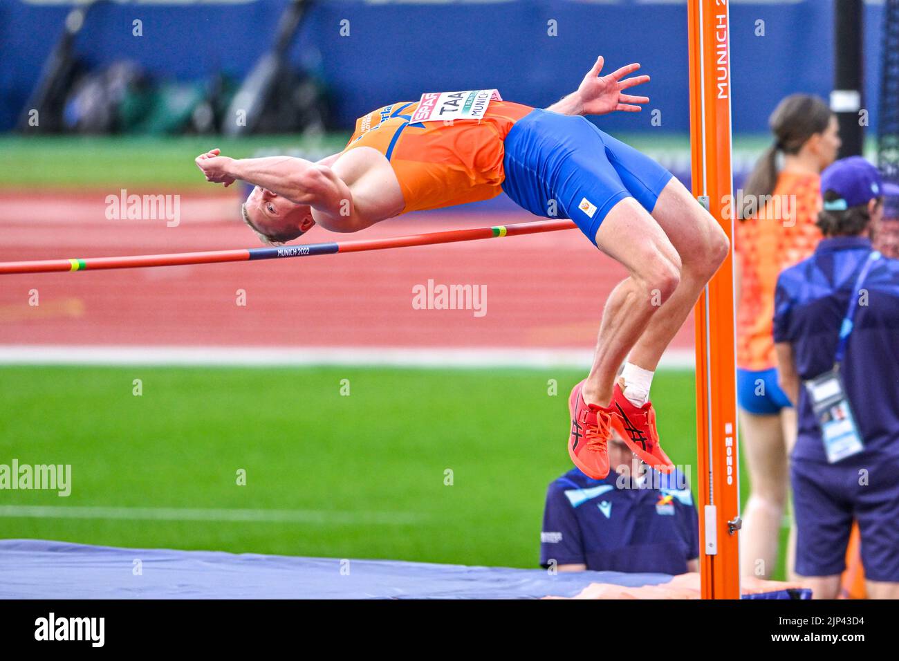 Mens decathlon high jump hi-res stock photography and images - Alamy