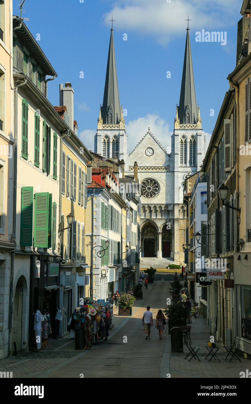 Pau france streets hi-res stock photography and images - Alamy
