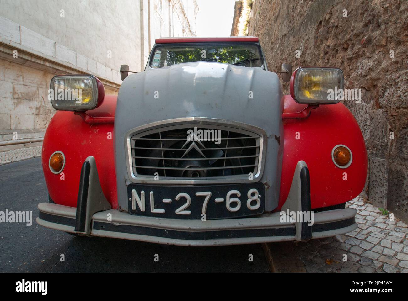 Red 2cv citroen car hi-res stock photography and images - Alamy