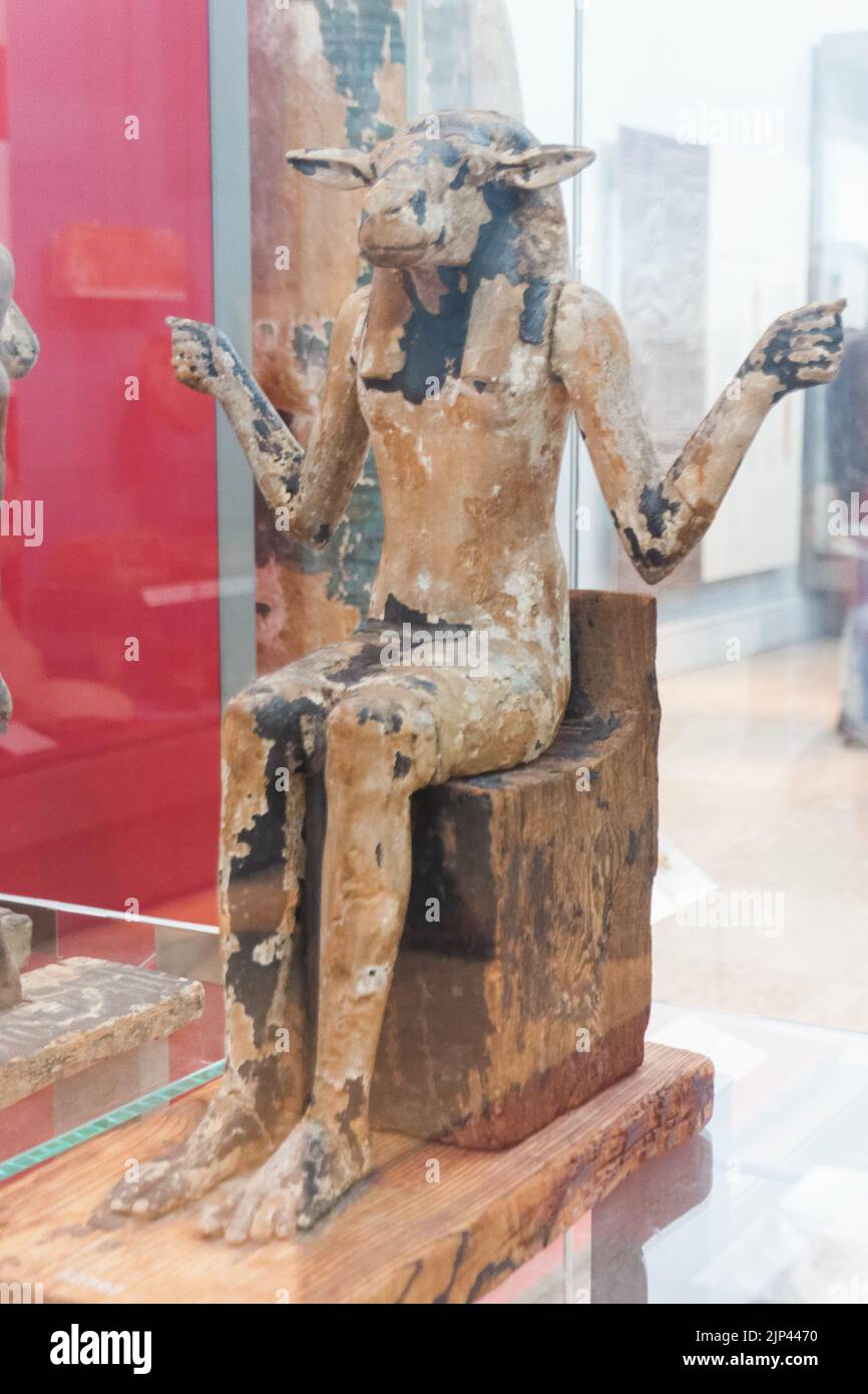A vertical shot of a statue in the British Museum, London Stock Photo ...