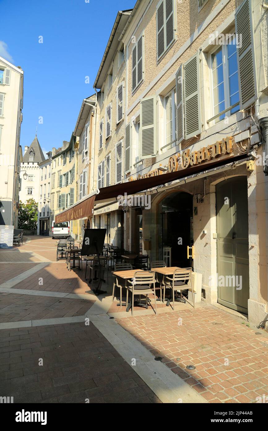 Pau france streets hi-res stock photography and images - Alamy