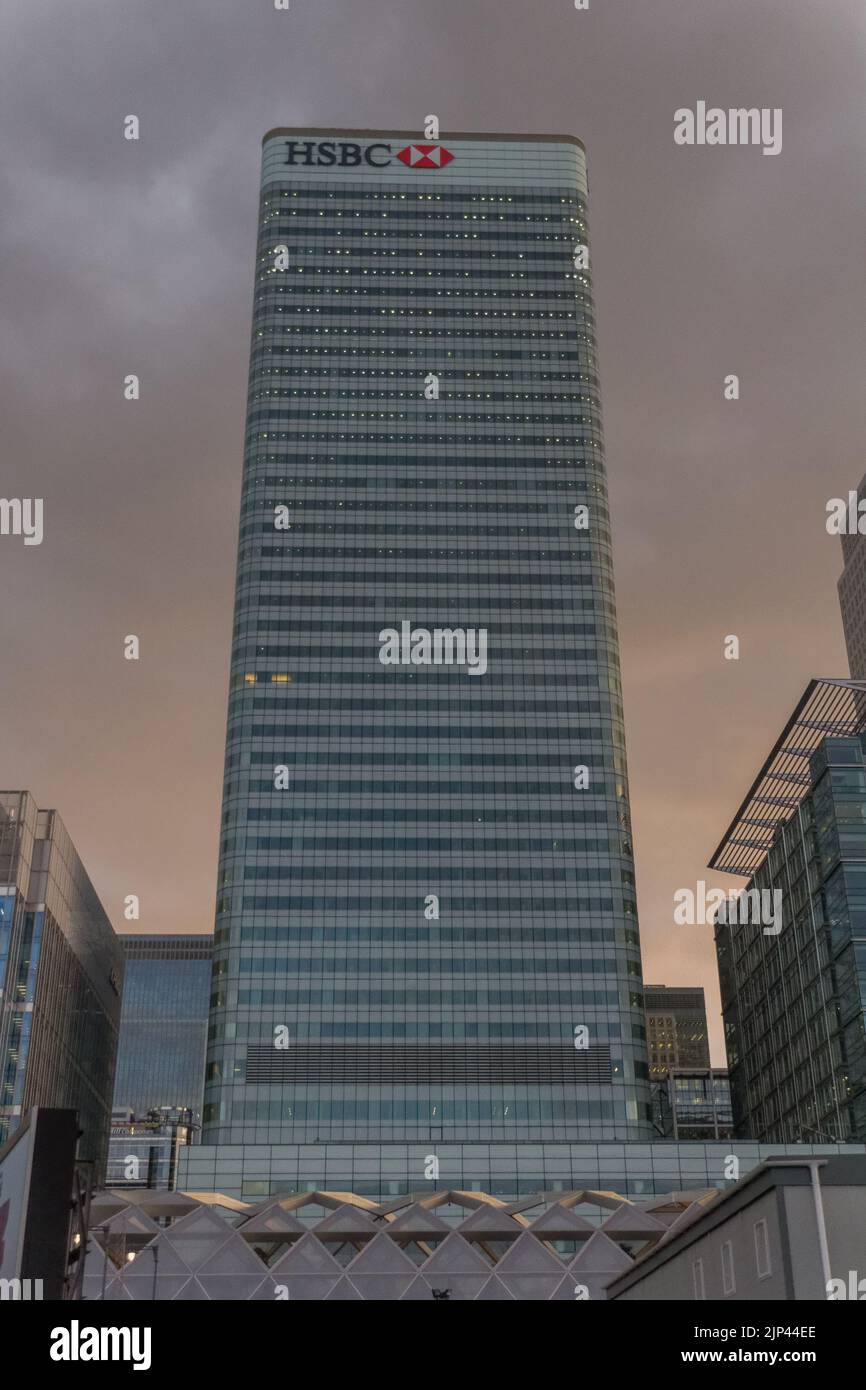 Hsbc building in background hi-res stock photography and images - Alamy