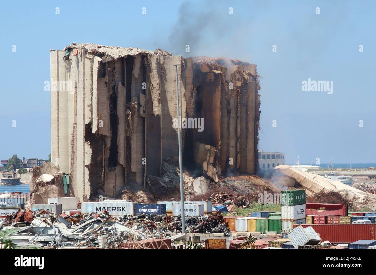 Beirut lebanon port blast crop grain silos smoke fire collapsing hi-res ...