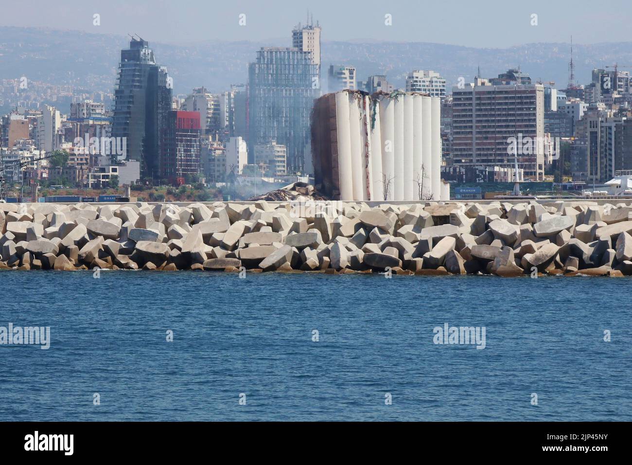Beirut lebanon port blast crop grain silos smoke fire collapsing hi-res ...