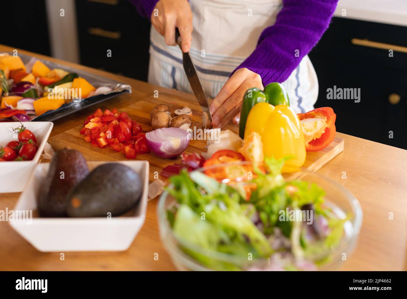 Kitchen chopping vegetables hi-res stock photography and images - Alamy