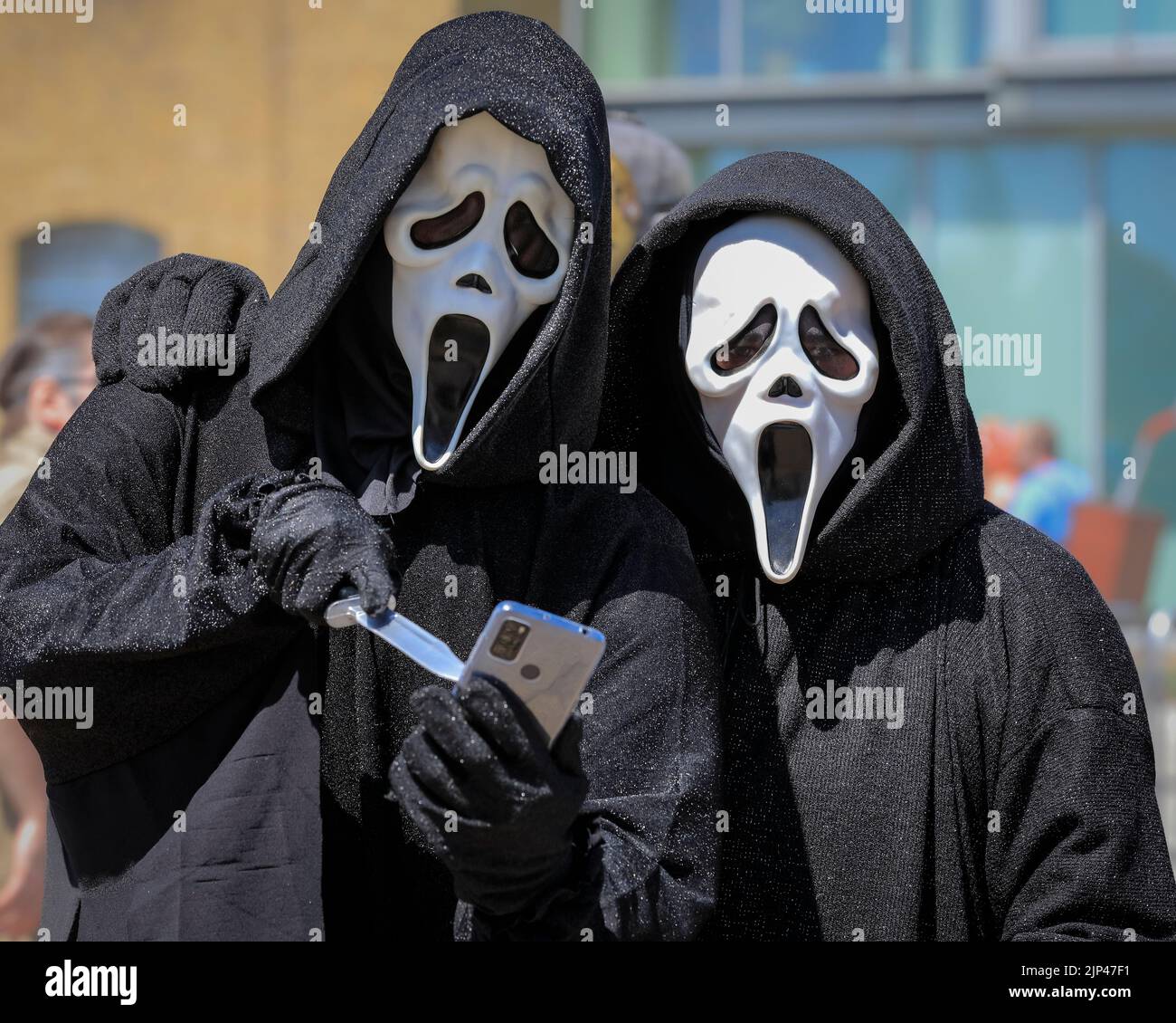 Scream costumes hi-res stock photography and images - Alamy
