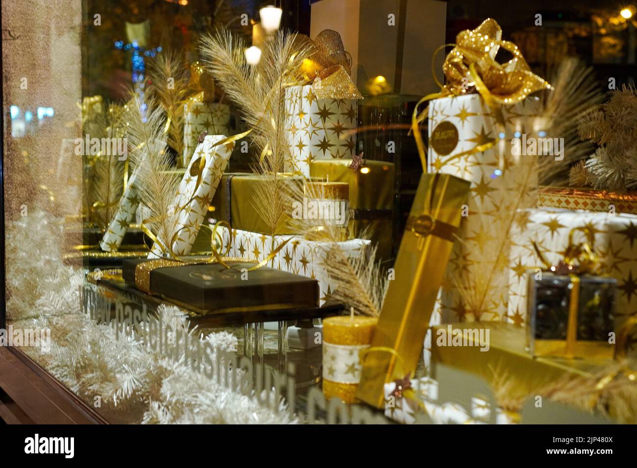 Cake shop Christmas window display in Barcelona, Spain Stock Photo - Alamy