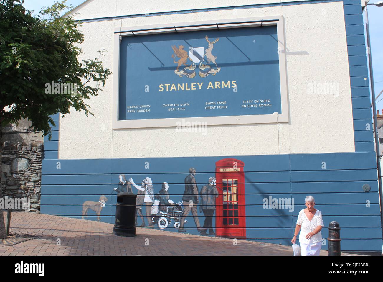 Mural on the side of the Stanley Arms in Holyhead Stock Photo - Alamy