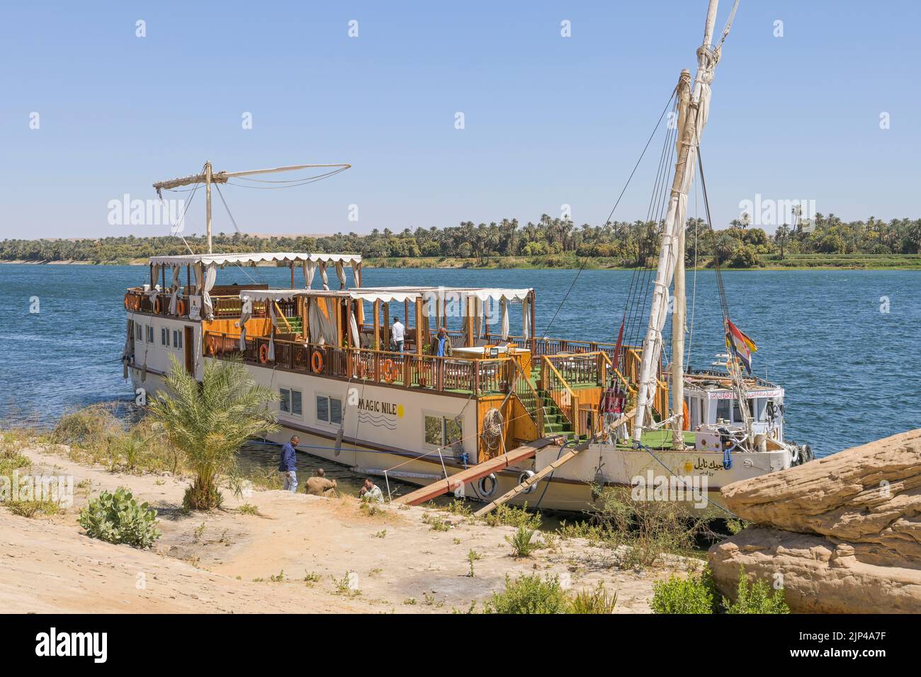 Dahabeya Kreuzfahrtschiff "Magic Nile", Nil, Ägypten Stock Photo - Alamy