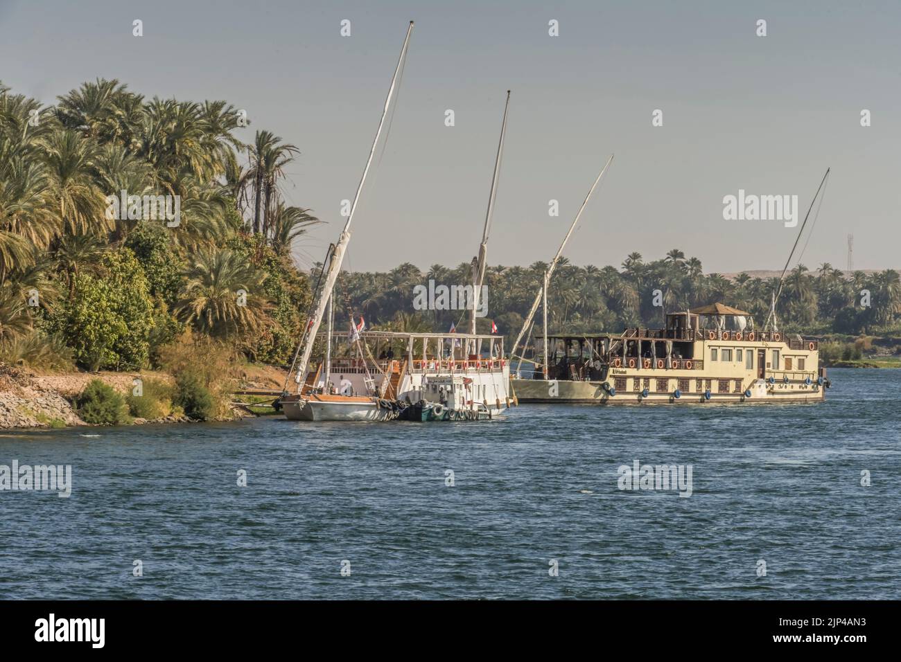 Segelboot kreuzfahrtschiffe hi-res stock photography and images - Alamy