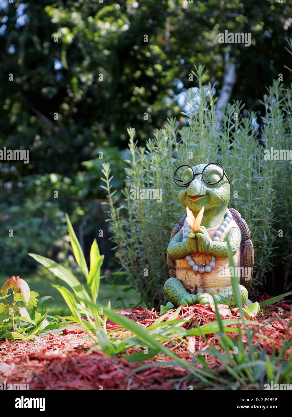 Little turtle sculpture hi-res stock photography and images - Alamy